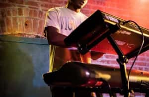 Nigérie: Večeře na střeše s živou hudbou a tancem | GetYourGuide