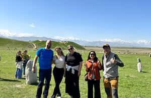 Tour de 2 días: lago Issyk-Kul, cascada, cañón y estancia en yurta ...