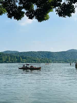 Halv dag privat tur til Jingci-templet og den vestlige sø | GetYourGuide