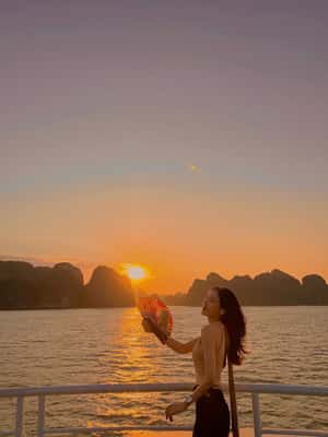 Hanoi: 5 Star Day Cruise with Jacuzzi, Kayak,Cave,Speed boat | GetYourGuide