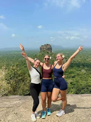 Da Kandy: gita privata di 1 giorno a Sigiriya, Dambulla e Minneriya ...