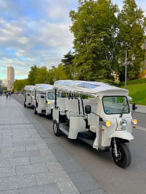 Madrid: Private Tuk Tuk Tour with Expert Guide and Panoramic Views ...