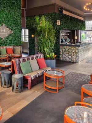 Nigérie: Večeře na střeše s živou hudbou a tancem | GetYourGuide