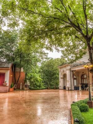 Rondleiding Boekarest naar Bragadiru-paleis en transfer met minibus ...