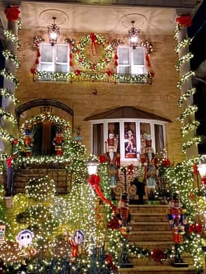 Świąteczny urok Nowego Jorku: Dyker Heights, port morski przy South ...