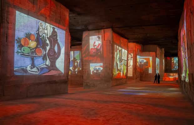Les Baux-de-Provence: Carrières des Lumières Picasso ticket | GetYourGuide