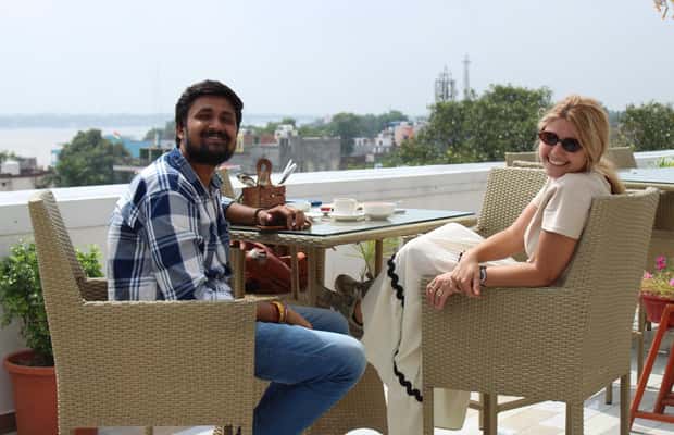 Varanasi: Nascer do sol no rio Ganges e excursão a pé pela manhã | GetYourGuide