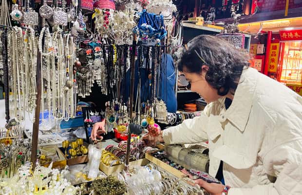 Night Market Haggling Adventure with an English Guide! | GetYourGuide