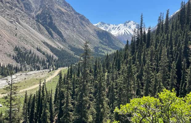 Tour de 2 días: lago Issyk-Kul, cascada, cañón y estancia en yurta ...