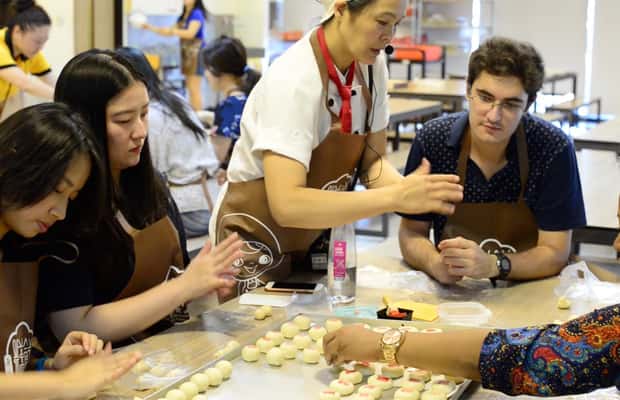 Taipei: Pineapple Cake Workshop & Historical City Tour | GetYourGuide