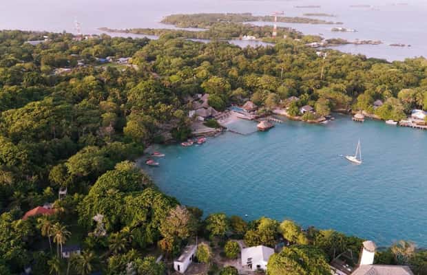 Cartagena: Day pass at Isla del Sol Hotel with lunch | GetYourGuide