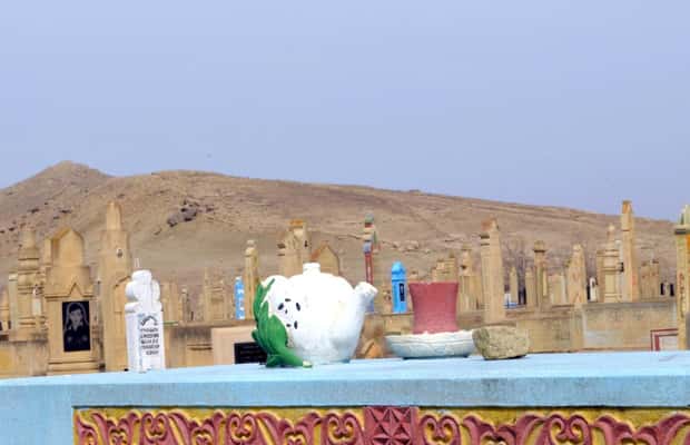 Sofi Hamid Shrine and Cemetery: Day Trip and Guided Tour | GetYourGuide