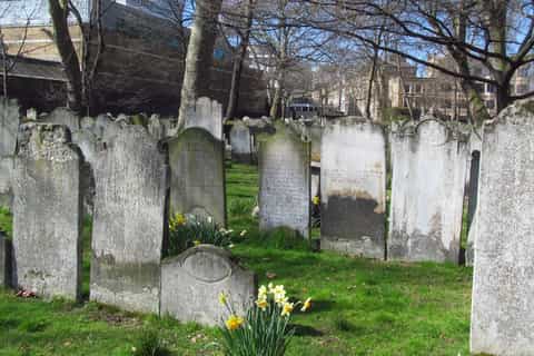 Bunhill Fields, London - Book Tickets & Tours | GetYourGuide