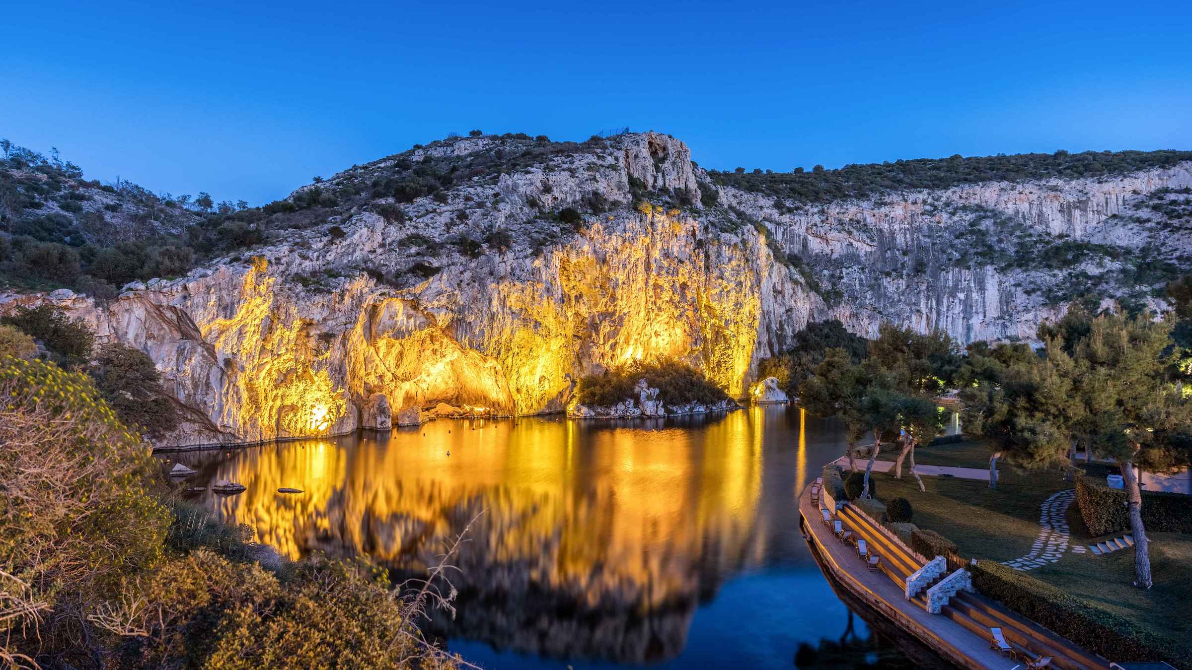 Lago Vouliagmeni, Vouliagmeni - Reserva de entradas y tours | GetYourG