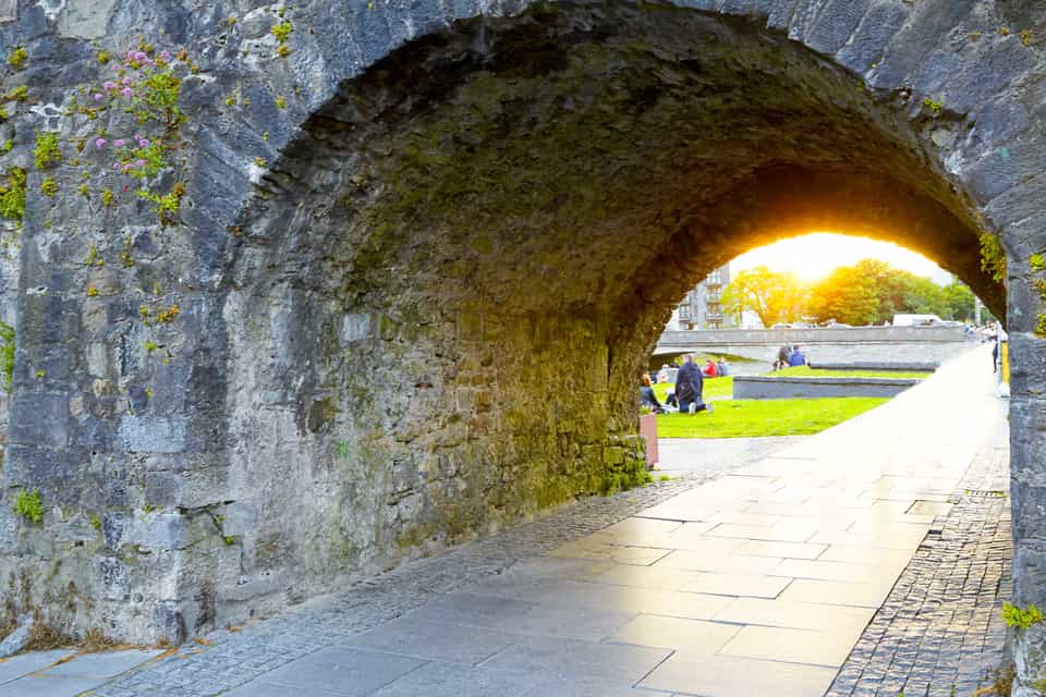 Lynch Memorial Window, Galway - Reserva de entradas y tours | GetYourGuide