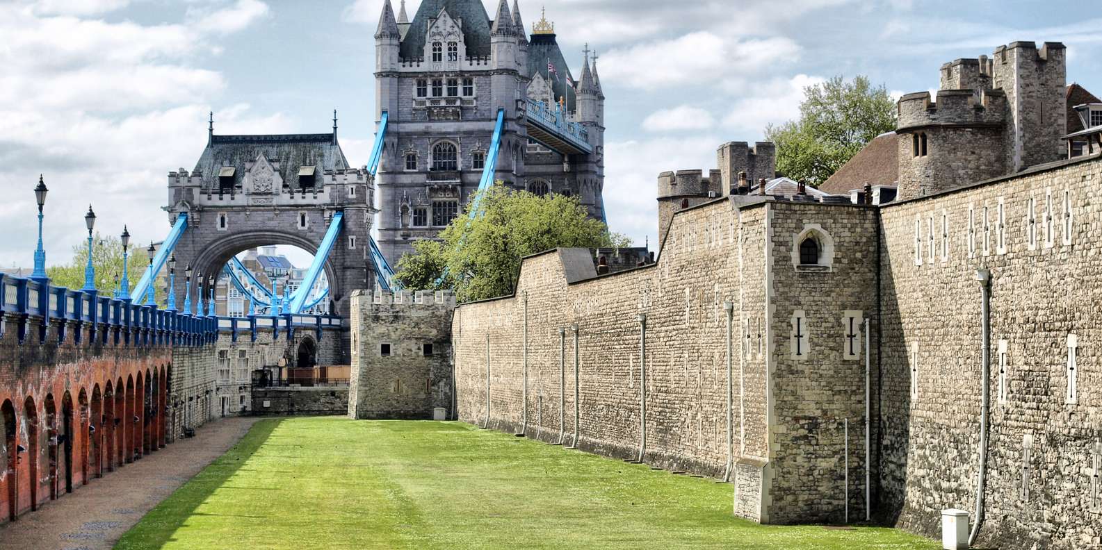 The BEST Innermost Ward, Tower of London Cruises & boat tours 2023 ...