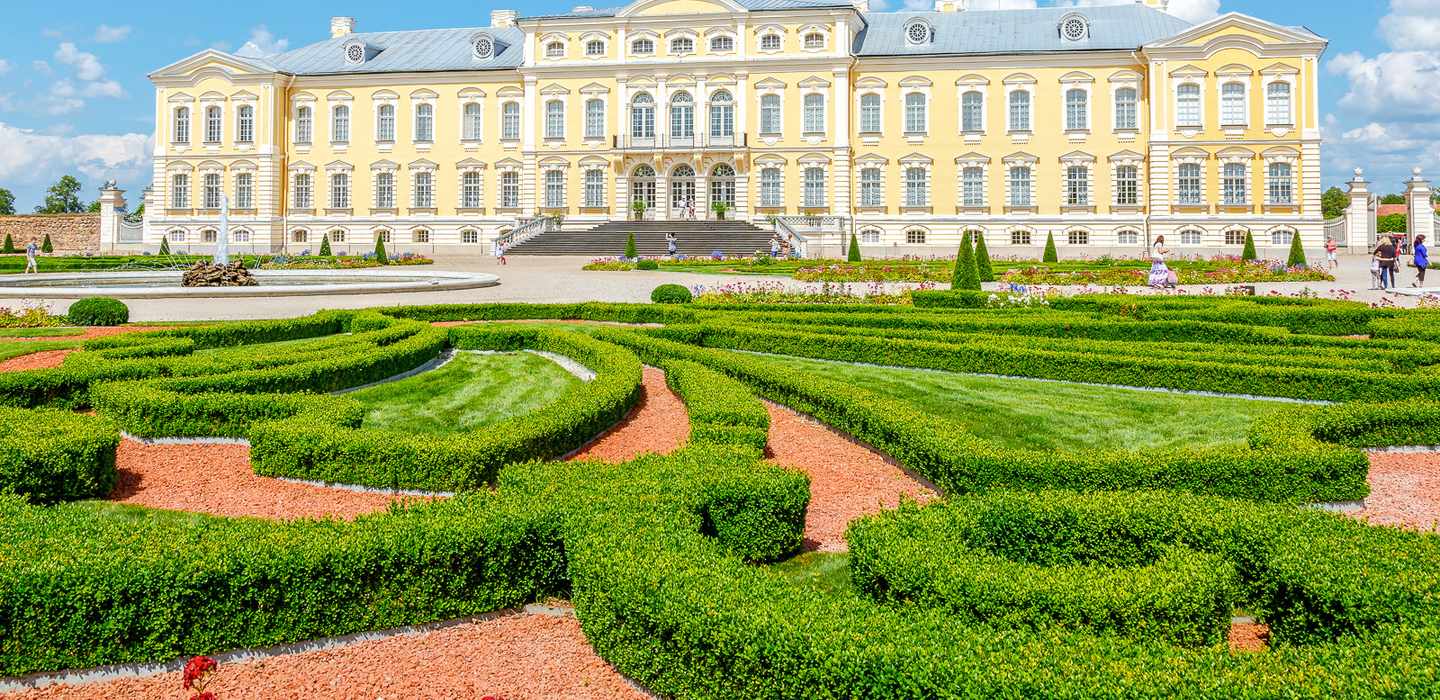 De BESTE Tours over middeleeuwse architectuur in Rundāles novads van ...