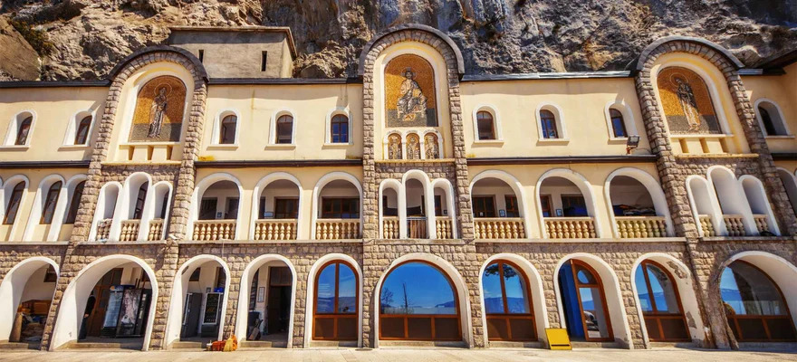 Monastère d’Ostrog, Nikšić - Réservez des tickets pour votre visite ...