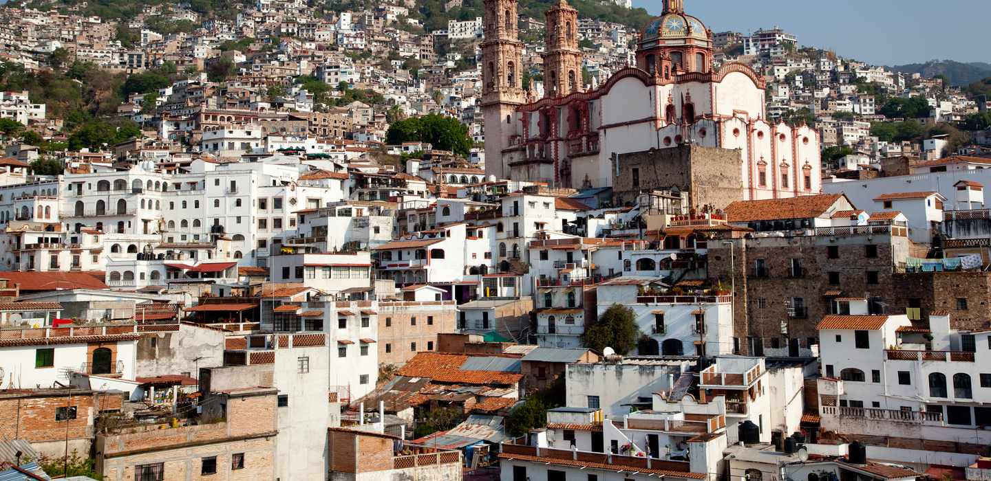 Viajes de 1 día desde Templo de Santa Prisca de Taxco | GetYourGuide