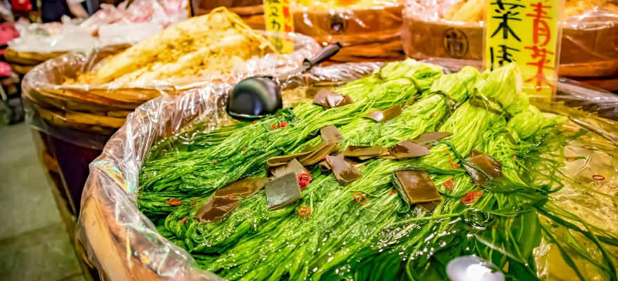 Nishiki Market, Kyoto - Book Tickets & Tours | GetYourGuide