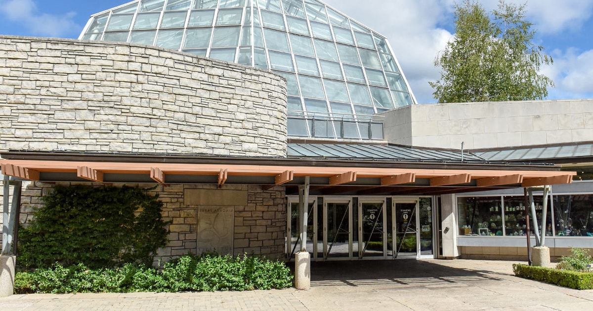 Niagara Parks Butterfly Conservatory, Niagara Falls, Canada - Book ...