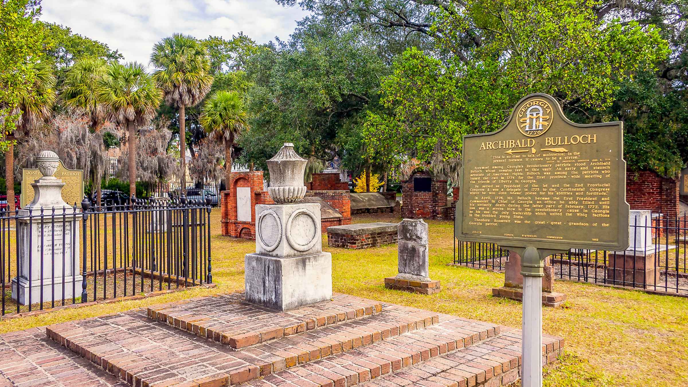 Colonial Park Cemetery, Savannah - Book Tickets & Tours | GetYourGuide