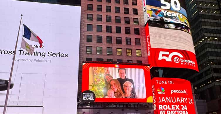 NYC: See Yourself on a Times Square Billboard for 24 Hours | GetYourGuide