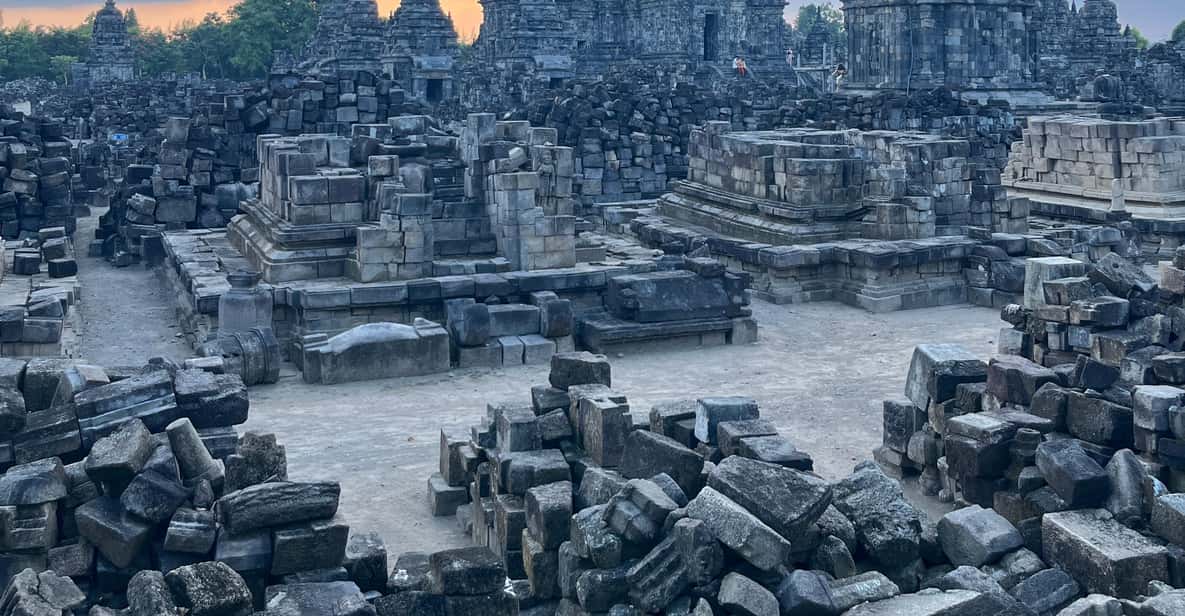 Yogyakarta: Borobudur & Prambanan – garantiert Aufstieg zu den Tempeln ...