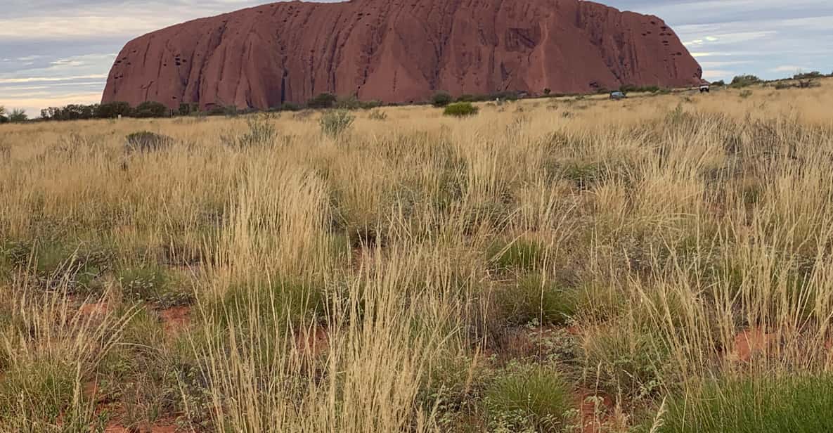 Uluru 1,5-tunnine päikeseloojangu ekskursioon koos vahuveini ja ...