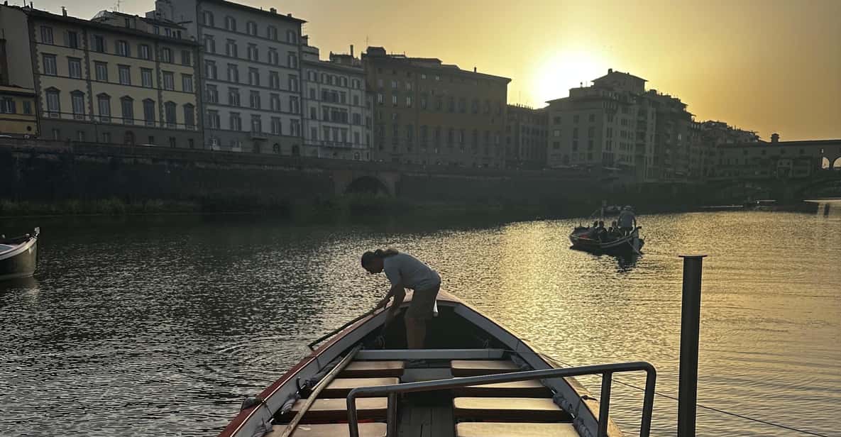 Florenz: Authentische Barchetto-Flussfahrt mit Wein und Guide ...