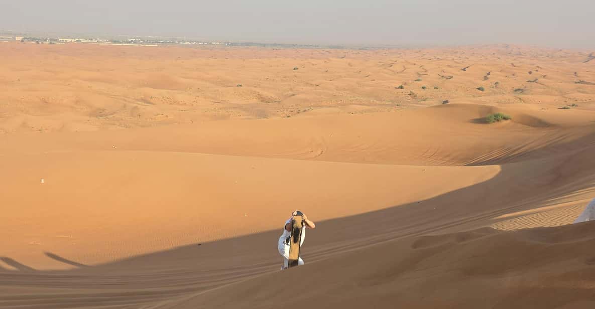 Dubai: Safari i röda sanddyner, fyrhjuling, kamelridning, grillmiddag ...