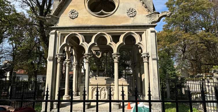 Paris: Famous Graves of Pere Lachaise Cemetery Guided Tour | GetYourGuide