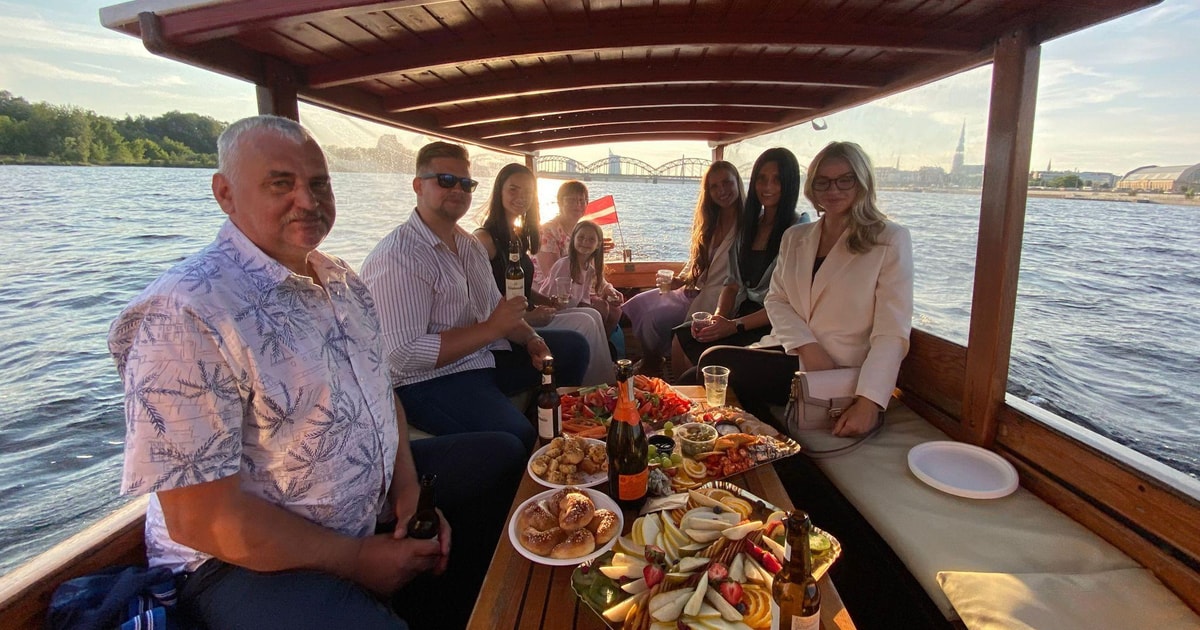 Riga: Private Bootstour mit lettischem Bier und Snacks | GetYourGuide