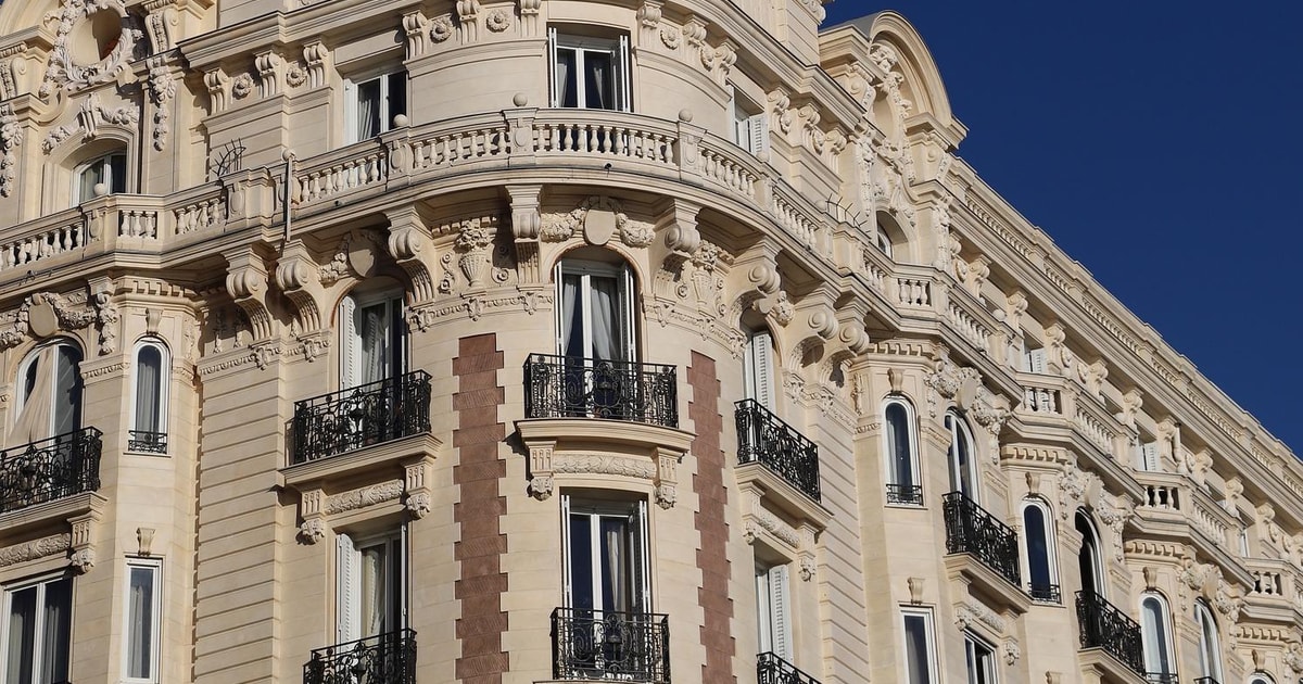Cannes: Tour guiado a pie privado con guía local | GetYourGuide
