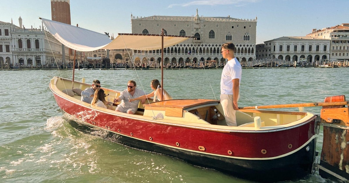 Giro in barca tipica nella laguna di venezia | GetYourGuide