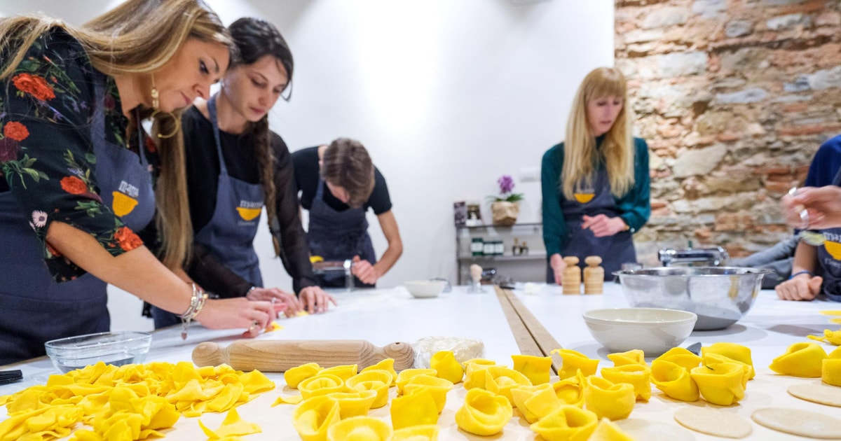 Florence : Cours de pâtes avec repas à 4 plats accompagné de vins ...