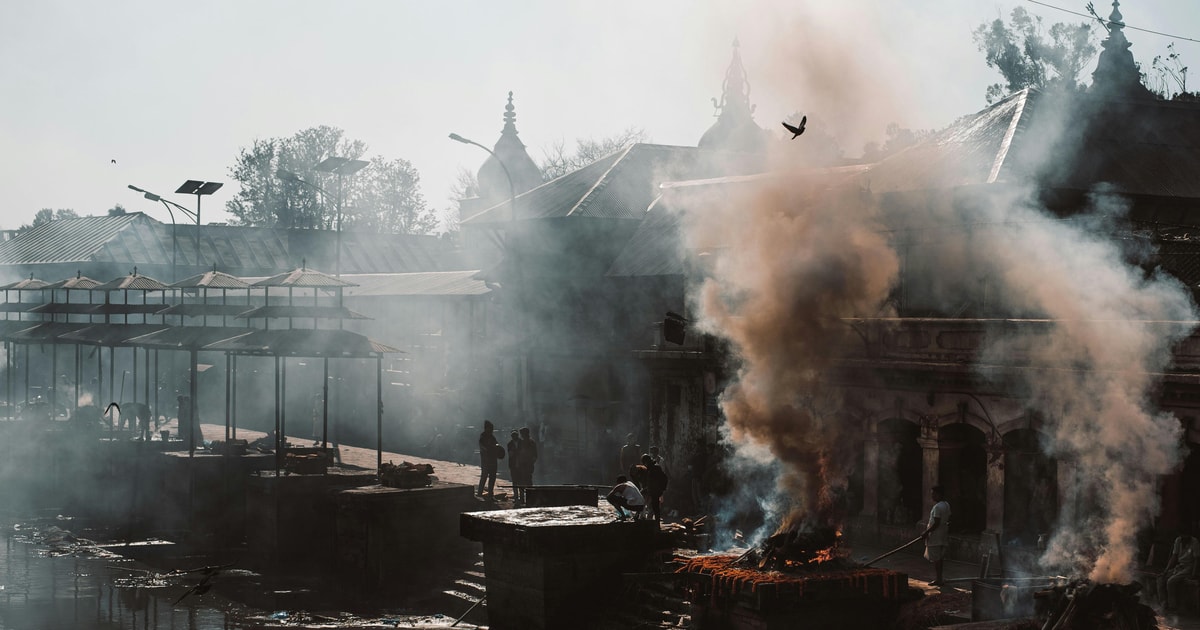 Heliga Katmandu: Kremeringsritualer och stillhet i stupan | GetYourGuide