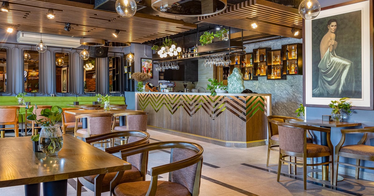 Reserva y traslado de ida y vuelta Cat Ba -Rooftop Bar | GetYourGuide