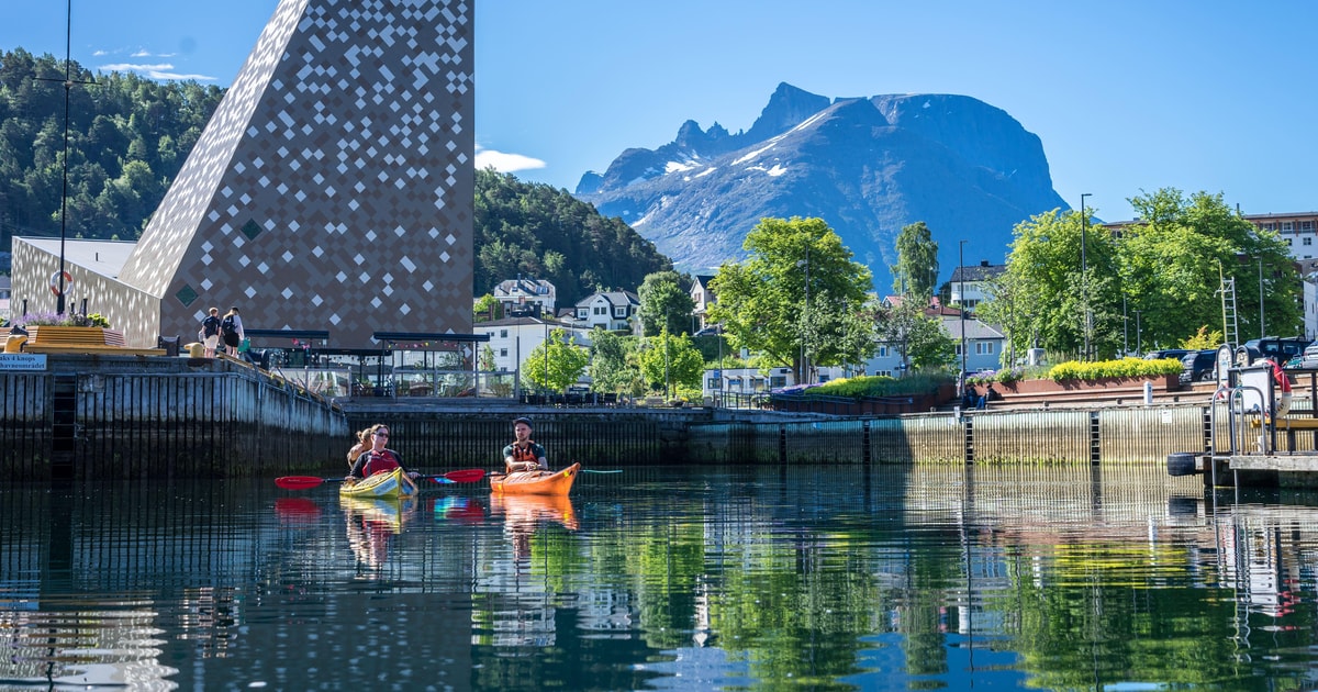 Åndalsnes: Kayak en el majestuoso Romsdalsfjord | GetYourGuide
