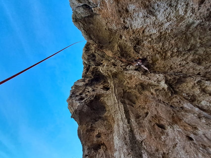 Lisbona: Escursione guidata di arrampicata su roccia | GetYourGuide