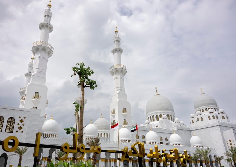 Z Dubaje Abú Zabí Šejka Zayeda V Abú Zabí Prohlídka Města A Mešita šejka Zayeda Getyourguide