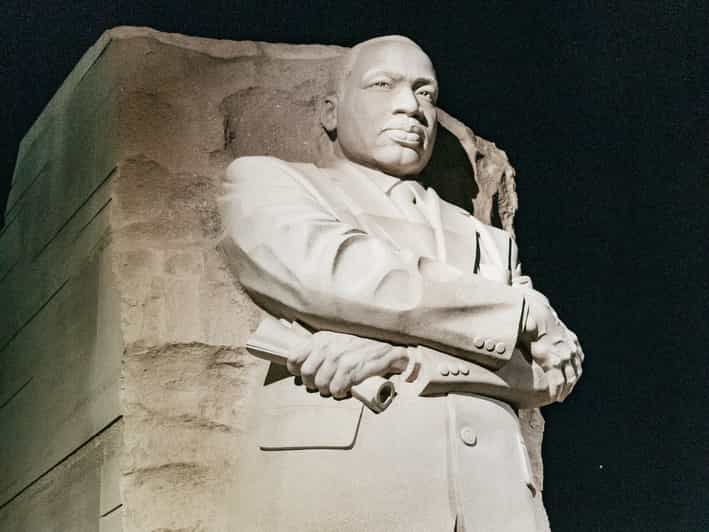 Washington DC: Monuments by Moonlight Nighttime Trolley Tour | GetYourGuide