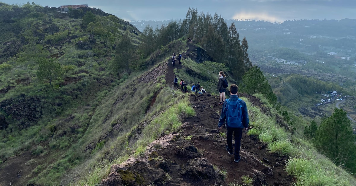 Trekking ao nascer do sol no Monte Batur e café da manhã | GetYourGuide