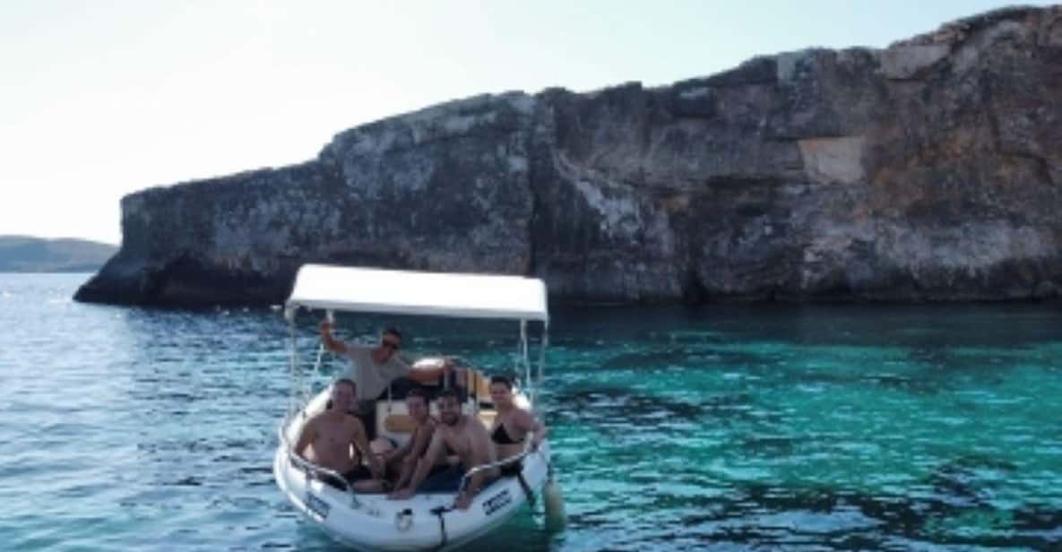 メリーハ：コミノ島、洞窟、ブルーラグーンを巡るボートツアー | GetYourGuide