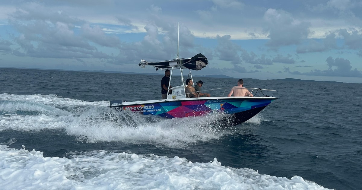 Barco VIP 21' com capitão e tripulação na área de Fajardo | GetYourGuide