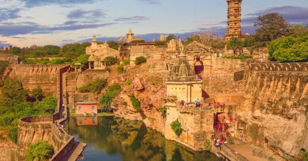 Transfert d'Udaipur à Jaipur via le fort de Chittorgarh | GetYourGuide
