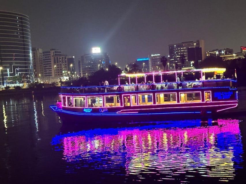 Dubai: Al Seef Dhow Cena en Crucero con Espectáculo en Directo ...