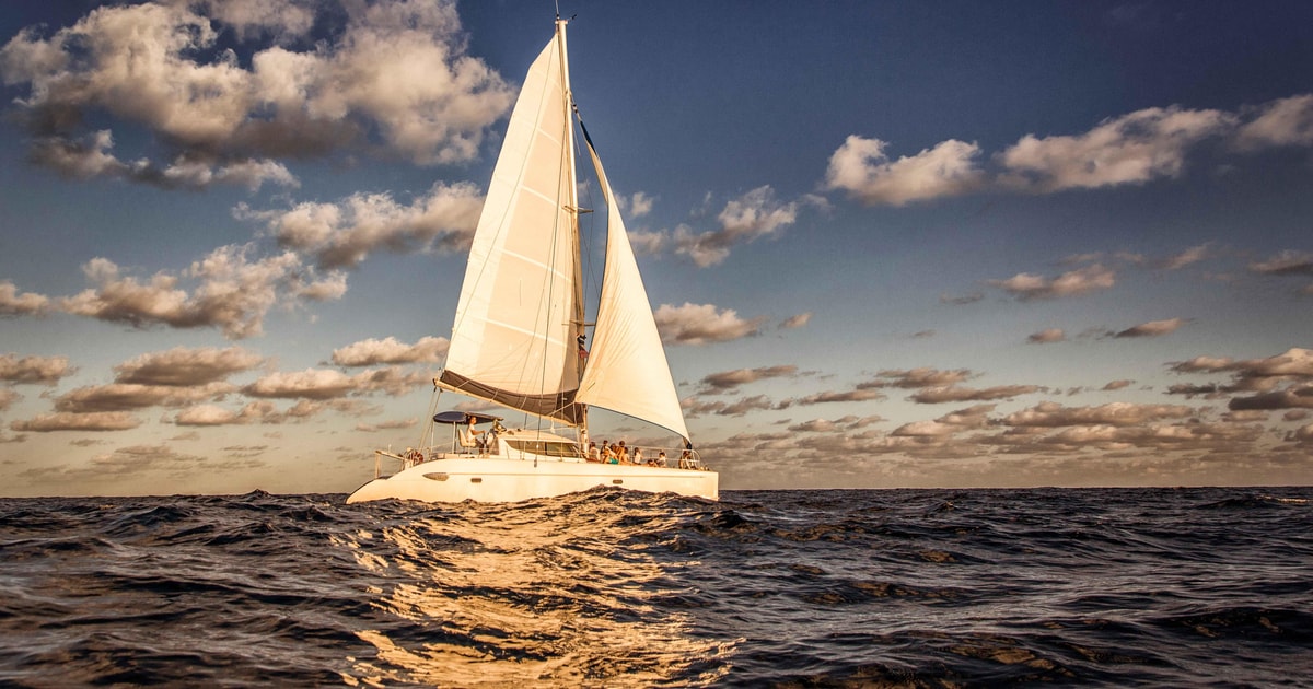 ISLA MUJERES: Velero privado desde Cancún o Isla M | GetYourGuide