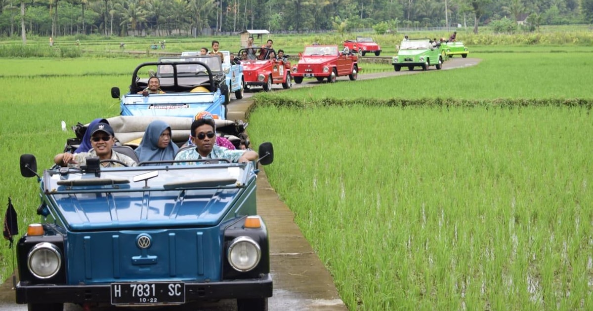 Yogyakarta: Borobudur naar de top met VW Safari Tour | GetYourGuide