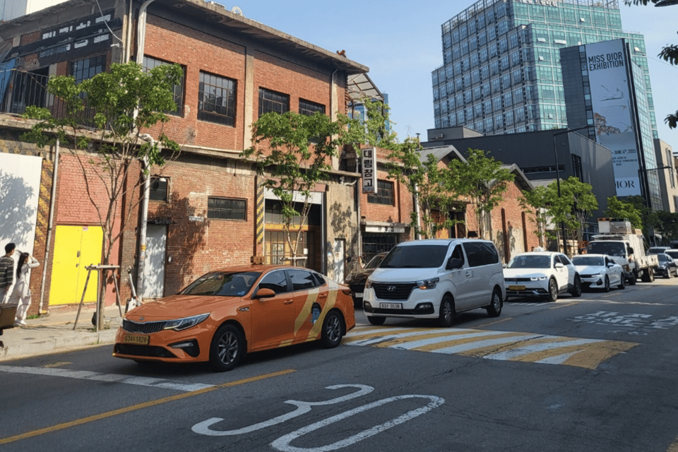 Seongsu-dong Stroll: The Brooklyn Of Seoul | GetYourGuide